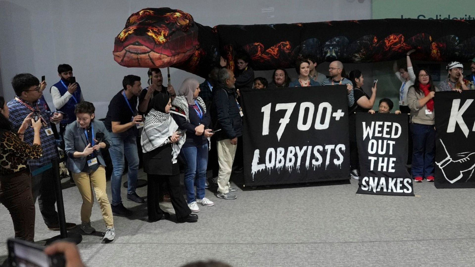 More than 1,700 oil and gas lobbyists at COP29: Which European delegations invited them? | Euronews