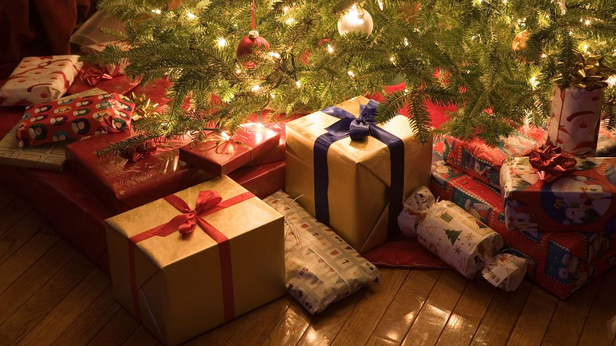 Christmas Saving Tips How To Celebrate Without Breaking The Bank Christmas Saving Tips How To Celebrate Without Breaking The Bank