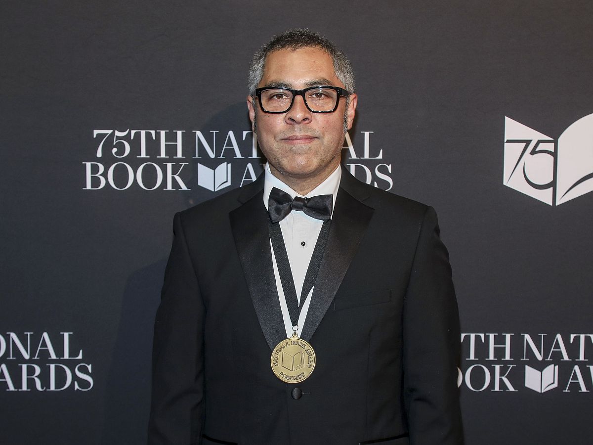 Percival Everett wins National Book Award for 'James' | Euronews