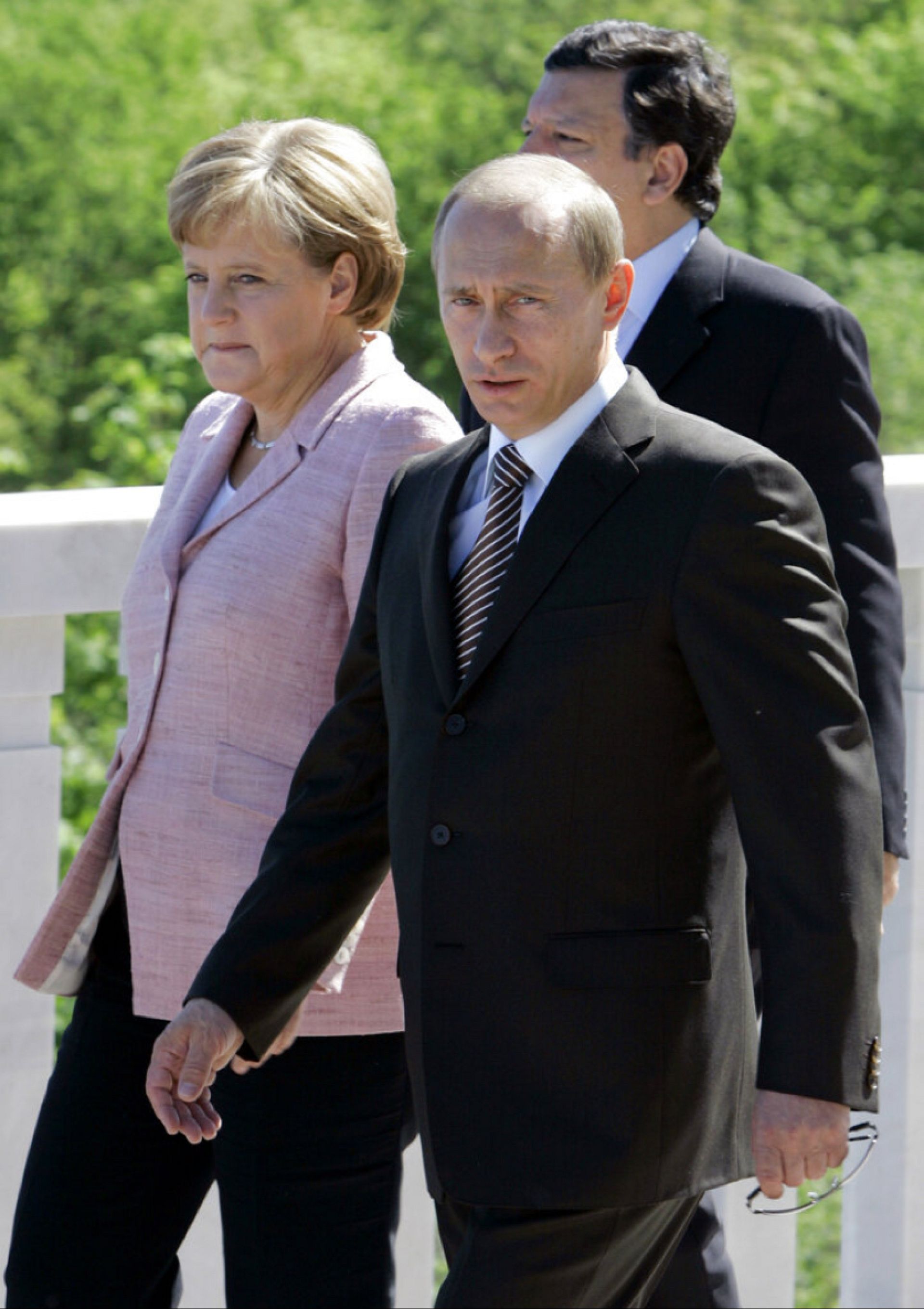 Merkel looks back on Putin's 'power tactics' and shifting US ...