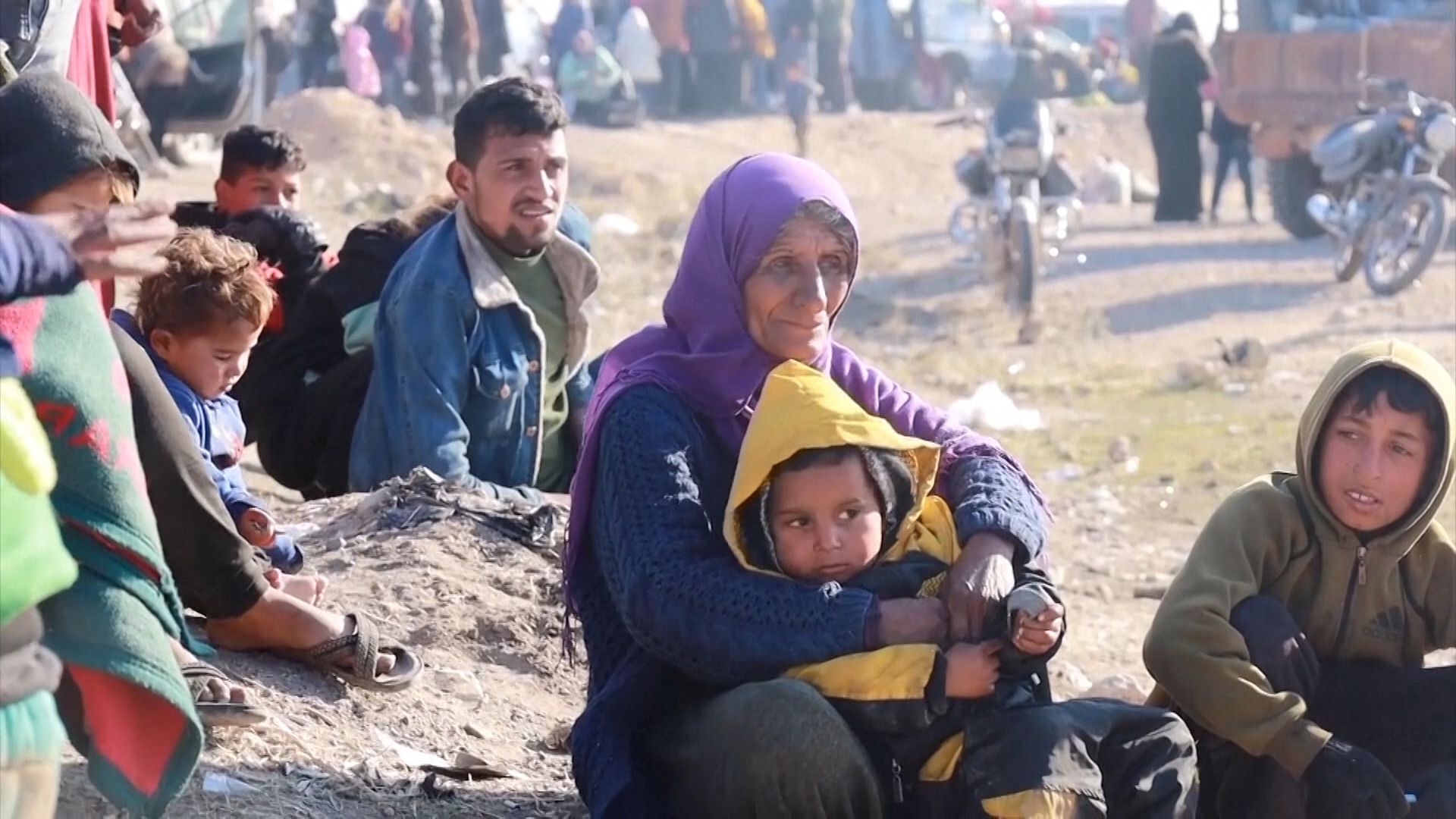 Video. Thousands of Kurds displaced from Aleppo reach Kurdish areas ...
