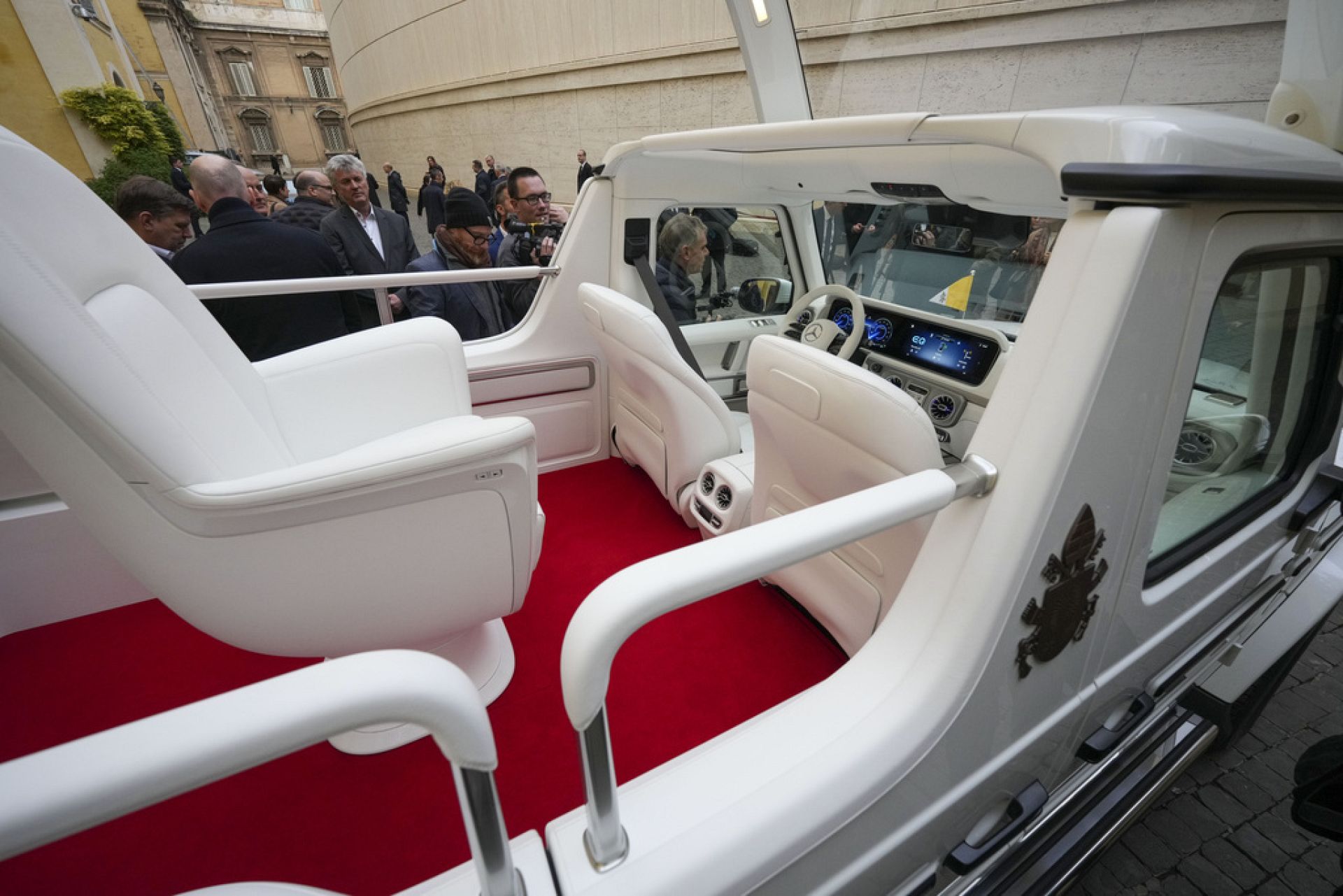 Pope Francis goes electric with new eco-friendly 'Popemobile' from ...