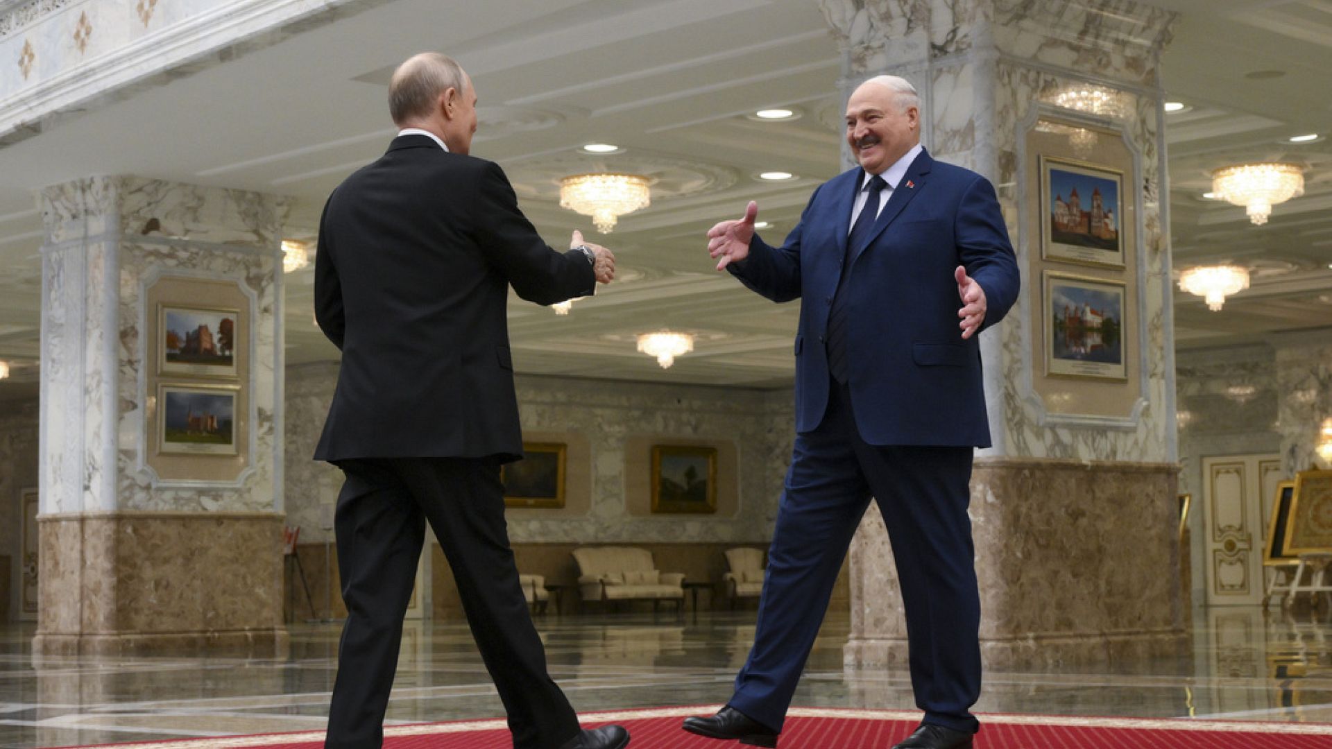 Lukashenko chiede a Putin di schierare missili ipersonici Oreshnik in ...