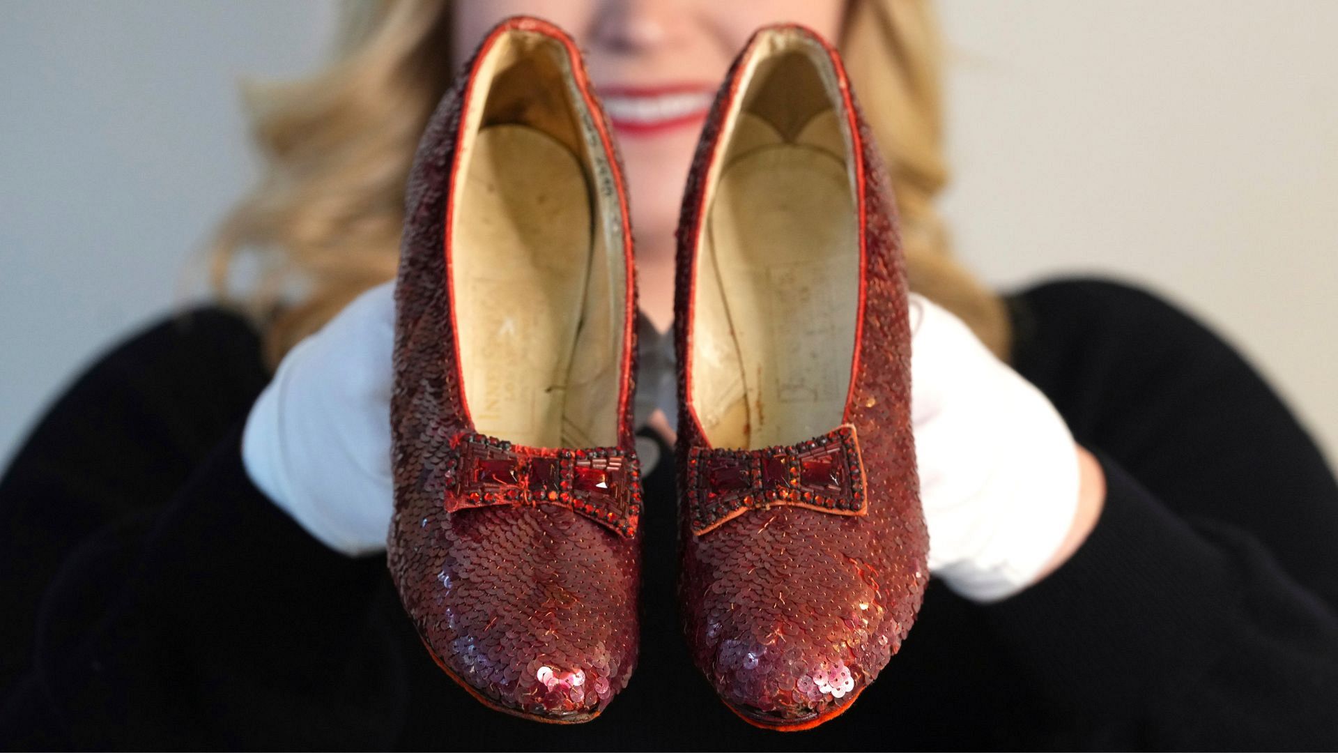 Judy Garland's ruby slippers from 'The Wizard of Oz' fetch record €30.5 ...