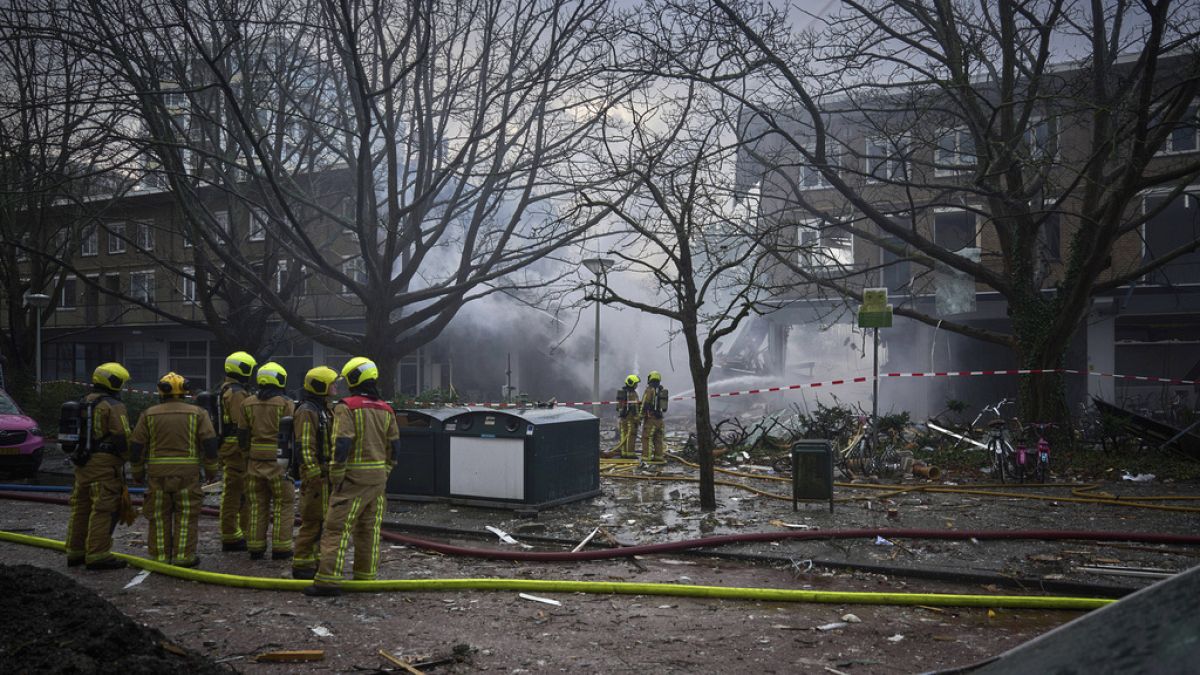 Confirmadas seis mortes numa explosão em Haia, enquanto as operações de ...