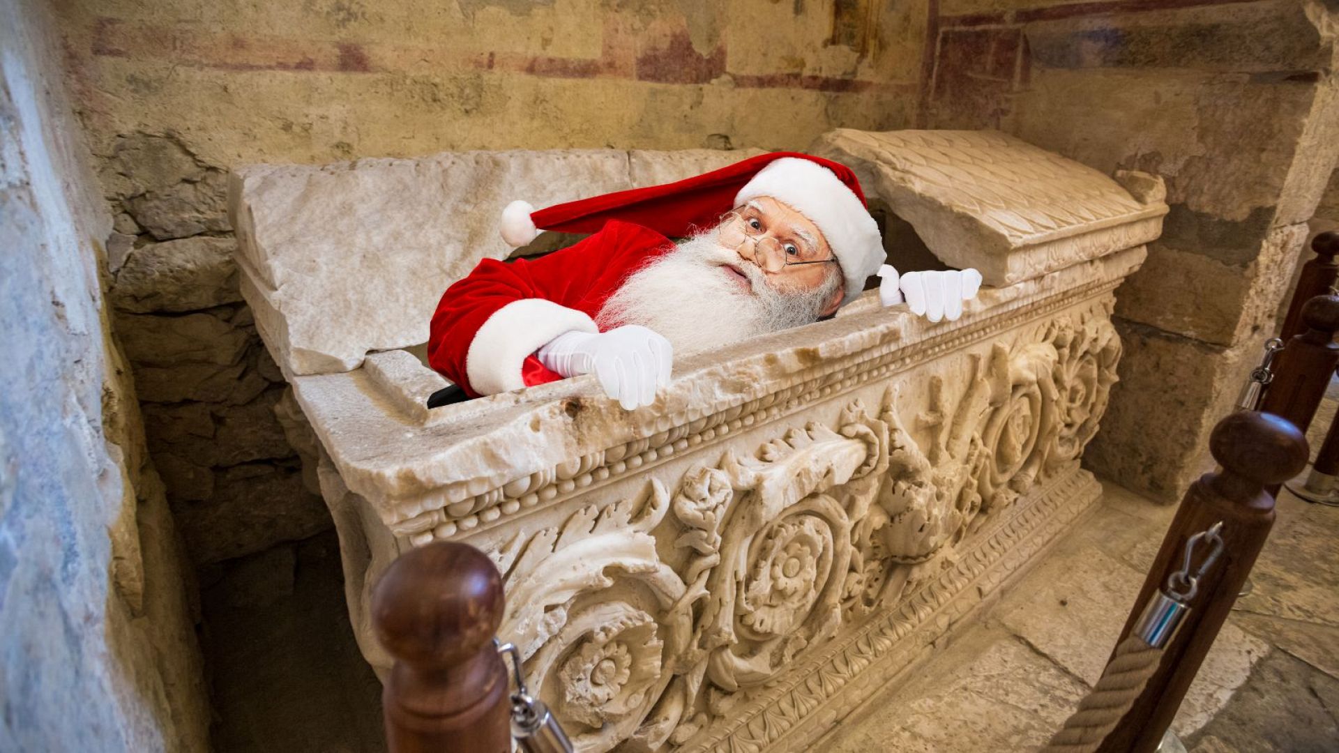 A Christmas miracle? Archaeologists uncover tomb of 'Santa Claus ...