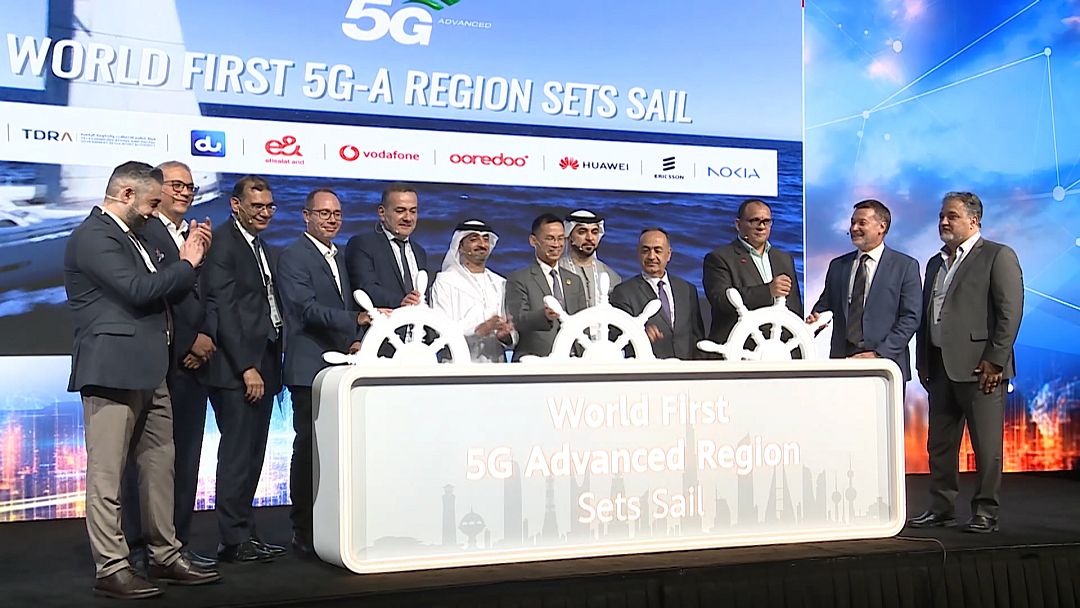 Video. Oman, die VAE und Katar führen Gespräche zu 5G-Advanced beim Telecom Review Summit | Euronews