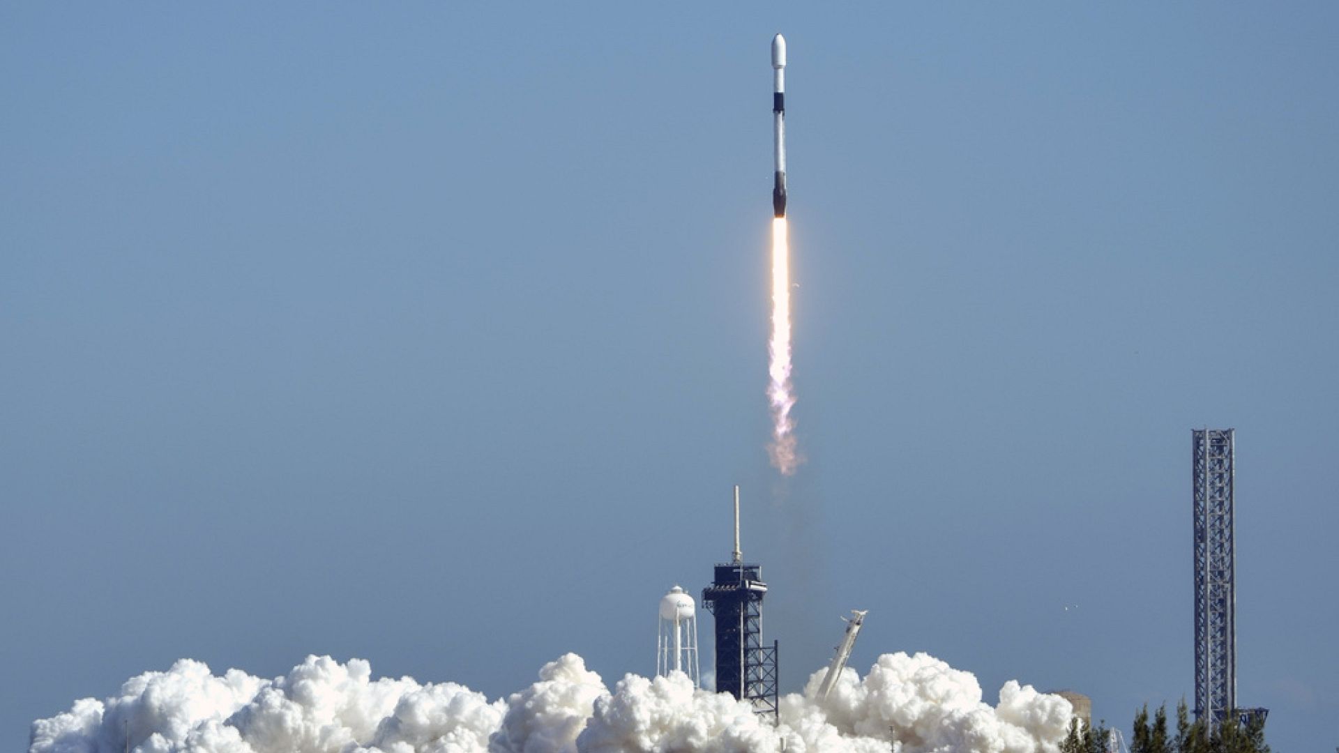 SpaceX became the world’s most valuable private startup overnight ...