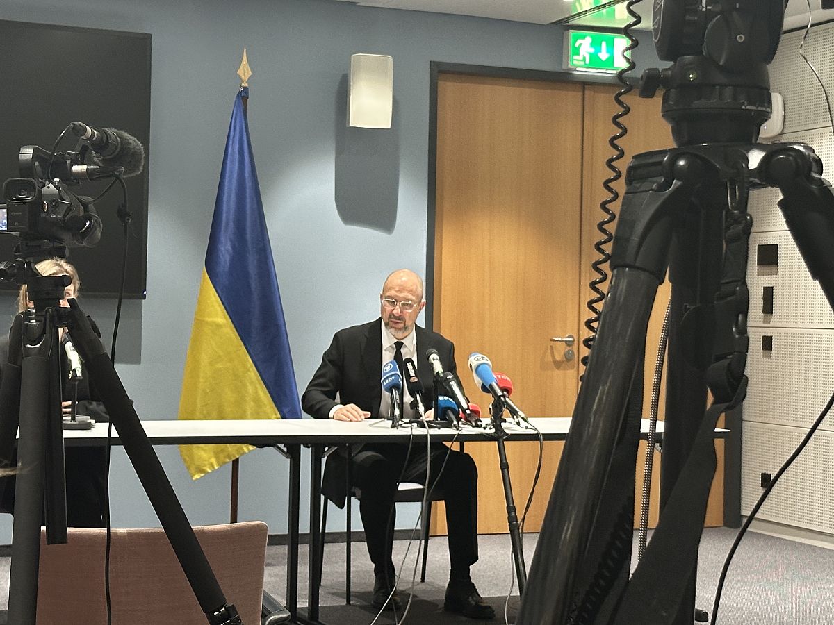 Ukraine PM asks Germany to help pave the way for Ukrainian refugees ...