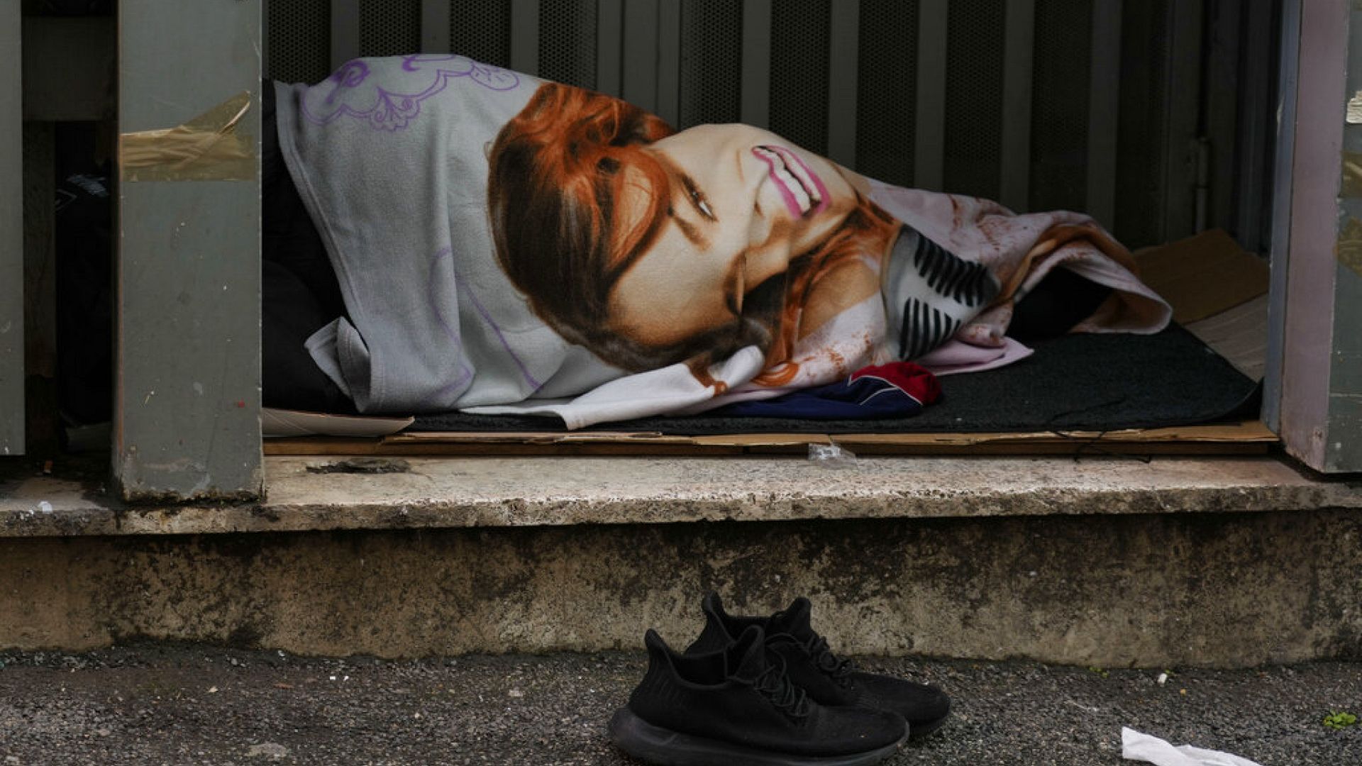 Rome sets up two large tents to shelter the homeless this winter | Euronews