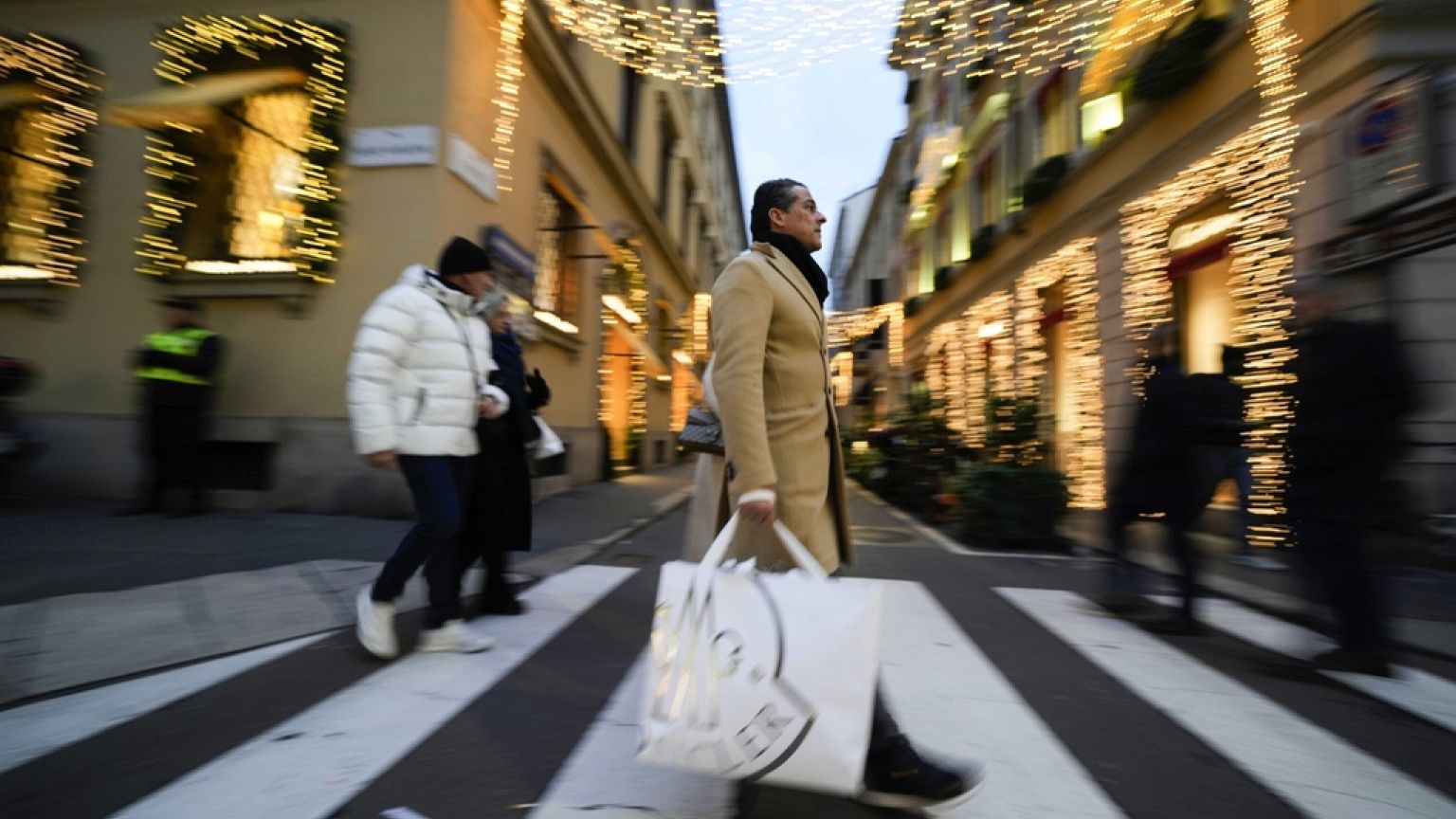 Milano, via Monte Napoleone supera la Fifth Avenue: è la via più ...
