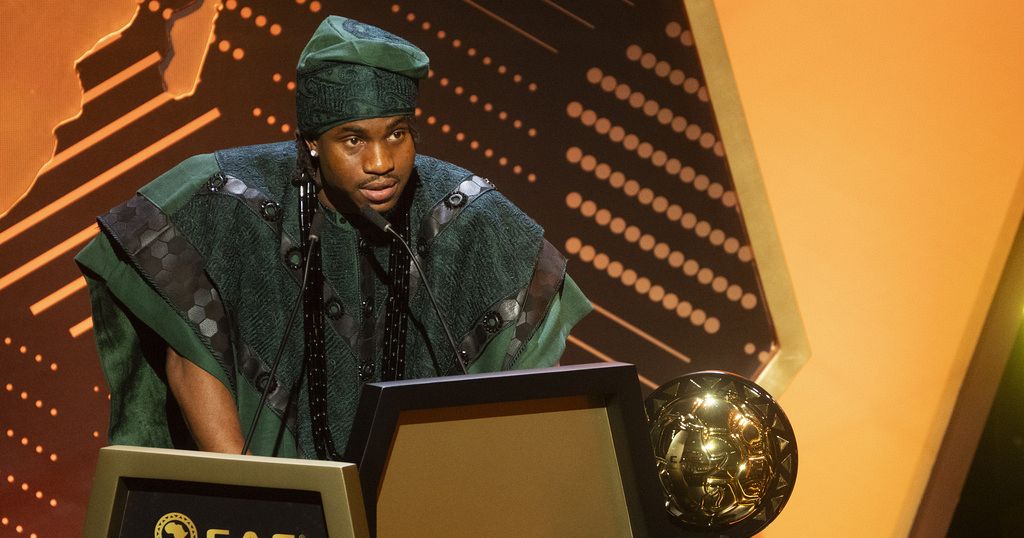 Football : Lookman et Banda remportent le Ballon d'Or africain 2024 | Africanews