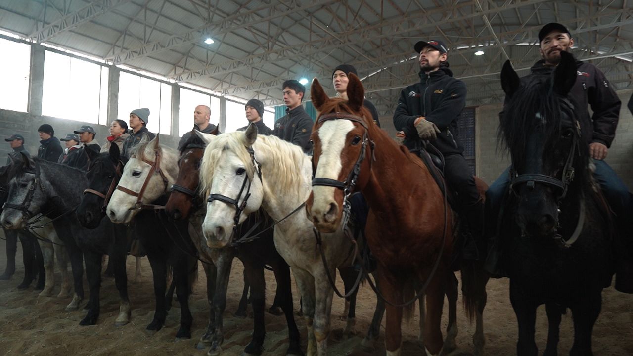Video. Scoprite le stelle nascenti della danza classica kazaka nella ...