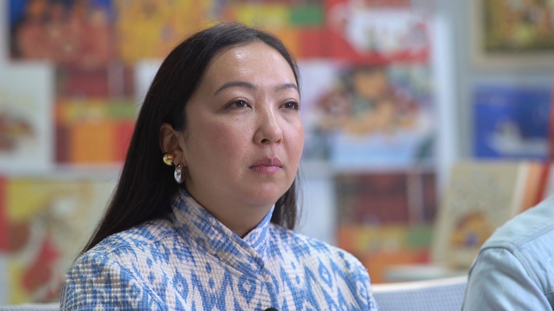 L’artiste kazakhe Aigerim Karibaeva fait revivre le patrimoine culturel grâce à l'art ethno ...