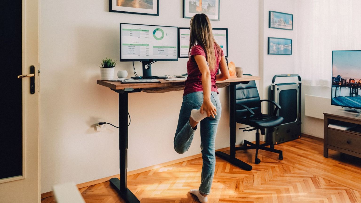 Are standing desks better than sitting? Experts weigh in on how to ...
