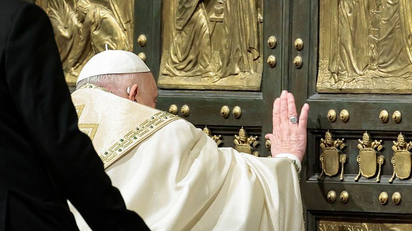 Papst Franziskus eröffnet Heiliges Jahr 2025 | Euronews