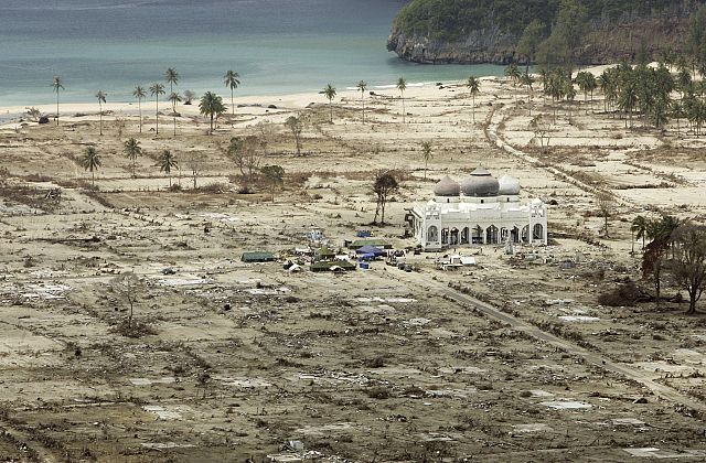 Tsunami, 20 anni dopo: dolore e lacrime alle commemorazioni in ...