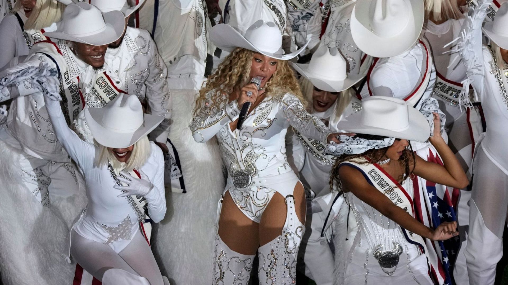 Beyoncé triunfa con su actuación en el partido de Navidad de la NFL | Euronews
