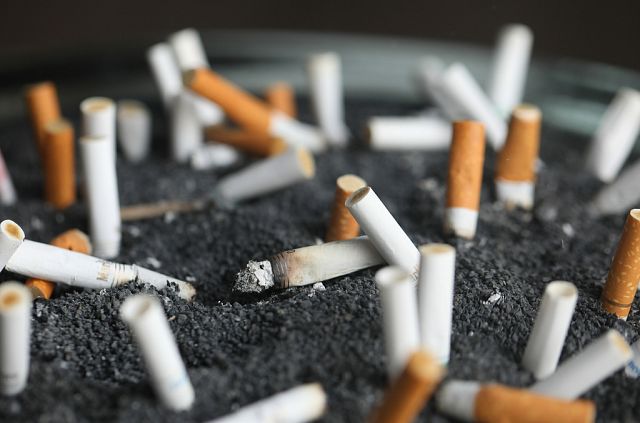 Ελλάδα: Ψηφίστηκε ο νόμος με βαριές «καμπάνες» για κάπνισμα και αλκοόλ ...