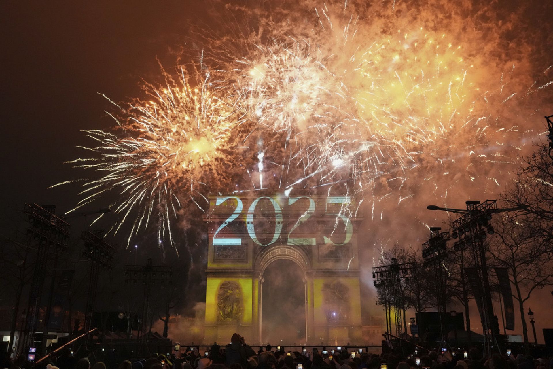 European countries welcome 2025 with celebrations and dazzling ...