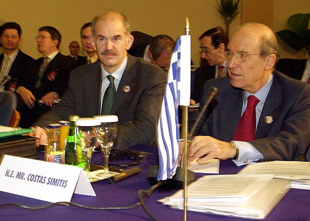 Morreu aos 88 anos o ex-primeiro-ministro grego Costas Simitis | Euronews