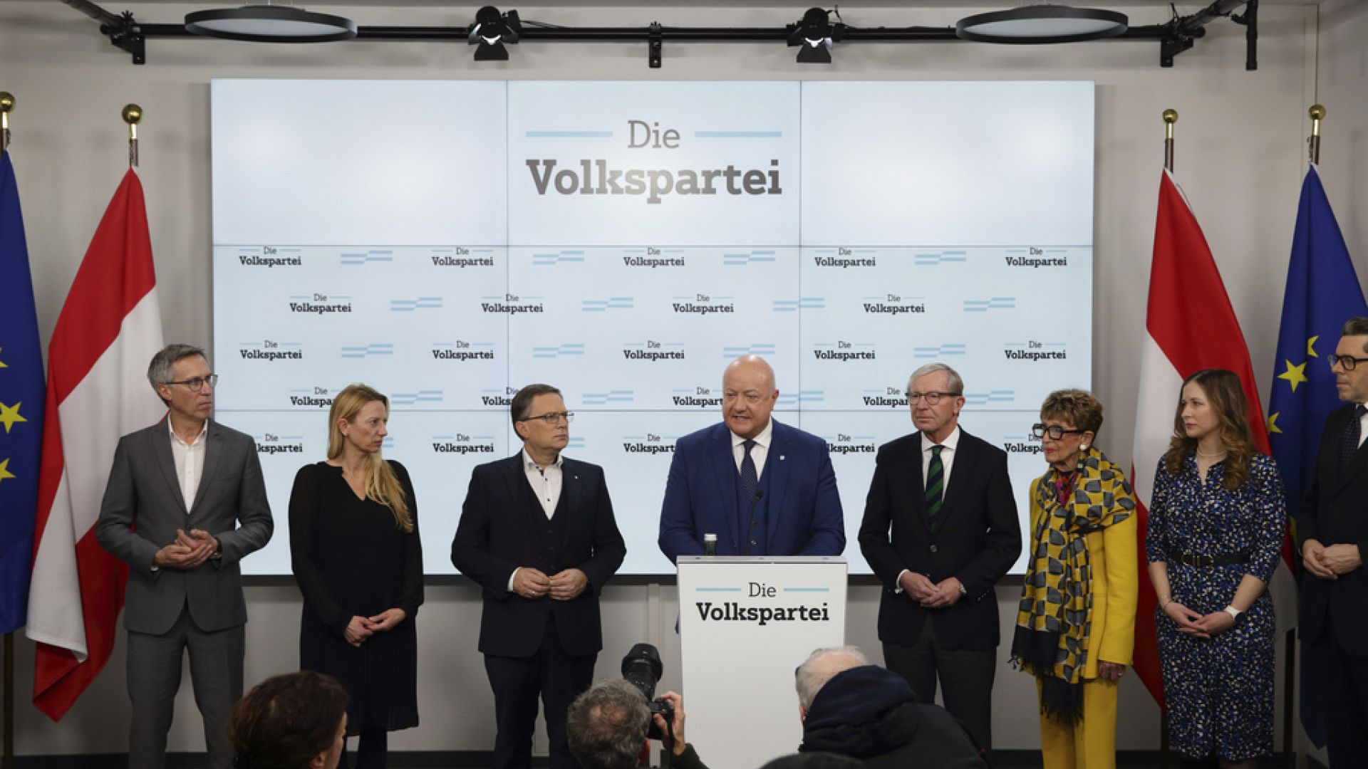 Austria's biggest centrist parties inch close to forming new coalition ...