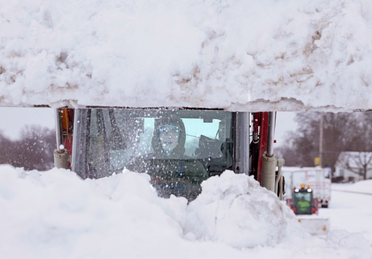 États-Unis : une tempête de neige massive fait au moins cinq morts ...