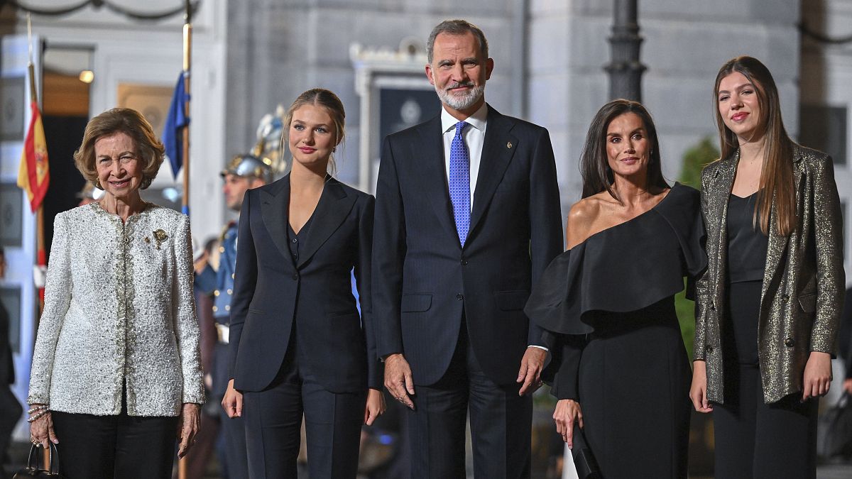 El rey Felipe otorga a la reina Sofía el Toisón de Oro, la máxima condecoración de la Corona ...