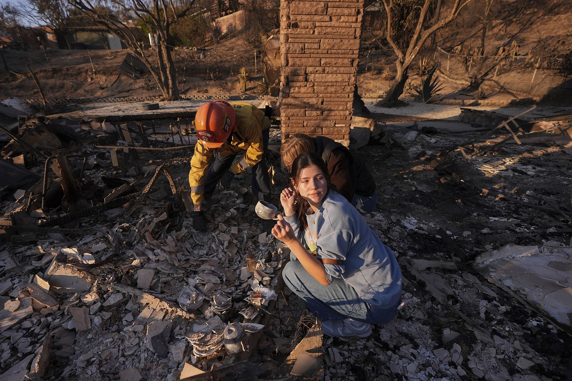 Incendi a Los Angeles: almeno 16 morti, si teme il ritorno dei venti ...