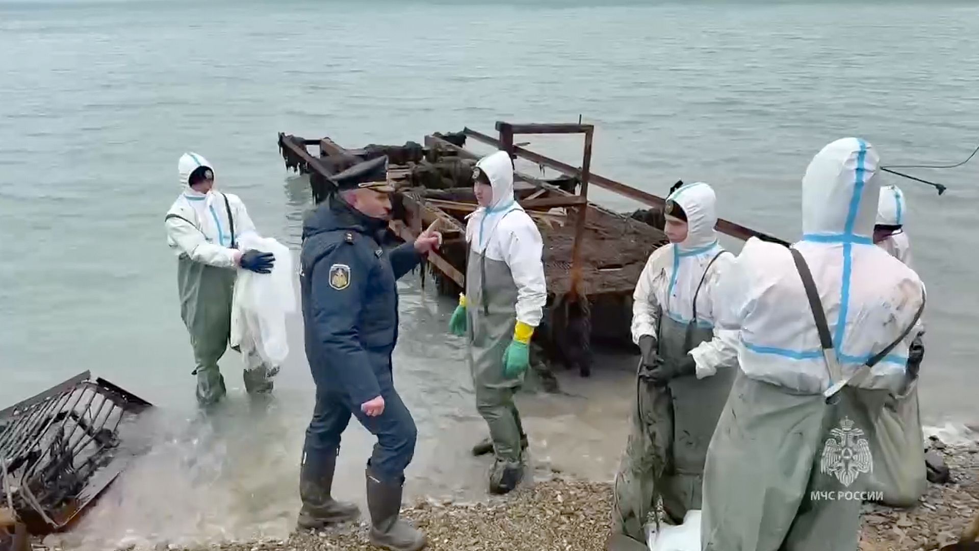 Russian taskforce arrives in Krasnodar as oil spill from tankers in ...