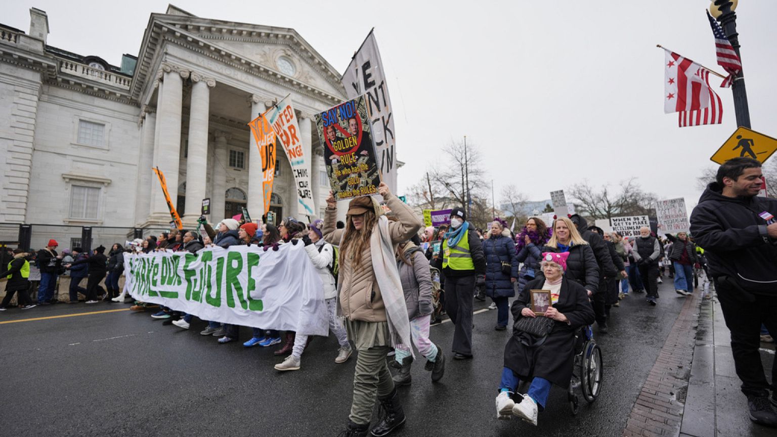 Thousands attend People's March in Washington days before inauguration ...