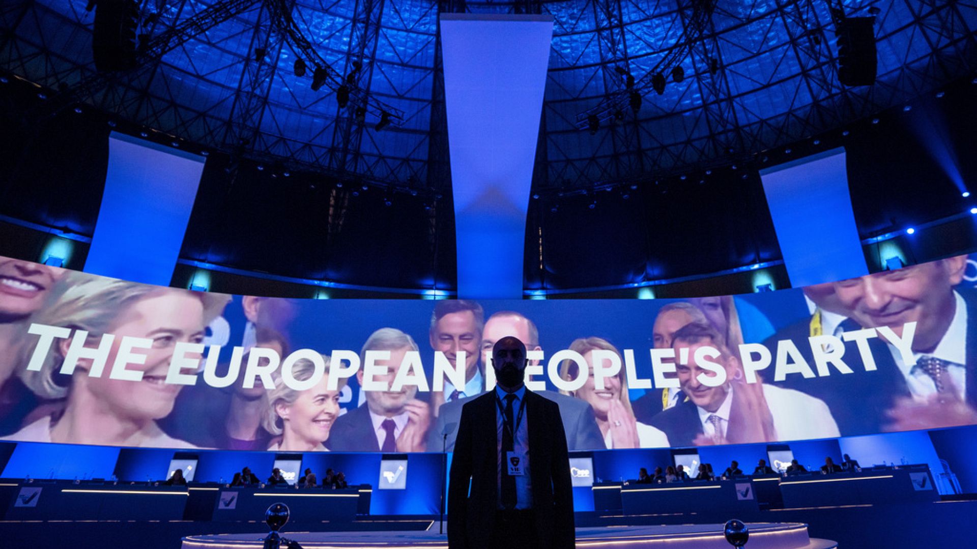 Parliament's EPP bloc targets the hard-right, migration and the economy ...