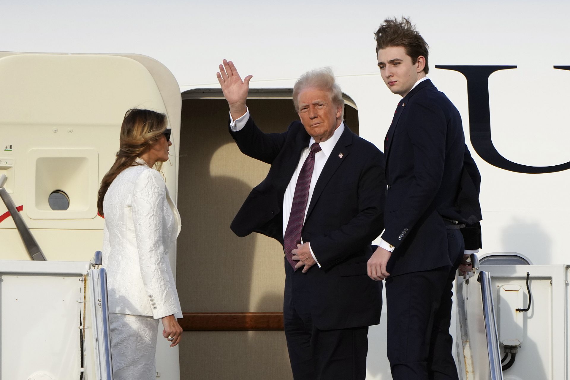 Trump arrives in DC as organisers scramble to move inauguration indoors ...