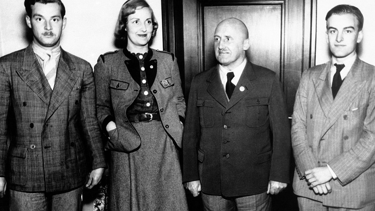 İngiliz sosyetesinden Unity Mitford'un yeni keşfedilen günlükleri ...