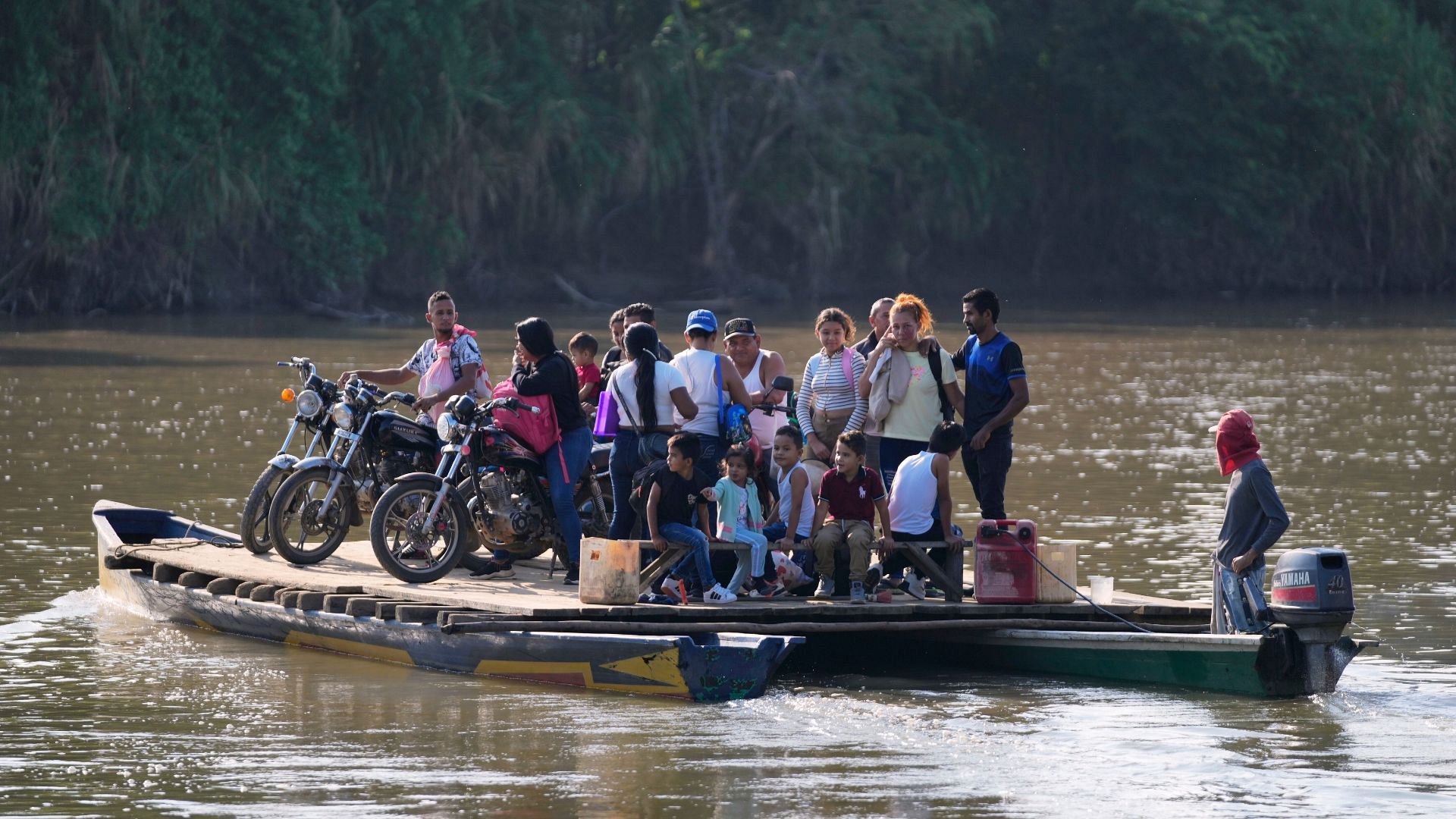 La escalada de violencia guerrillera en Colombia fuerza el desplazamiento de más de 18.000 ...