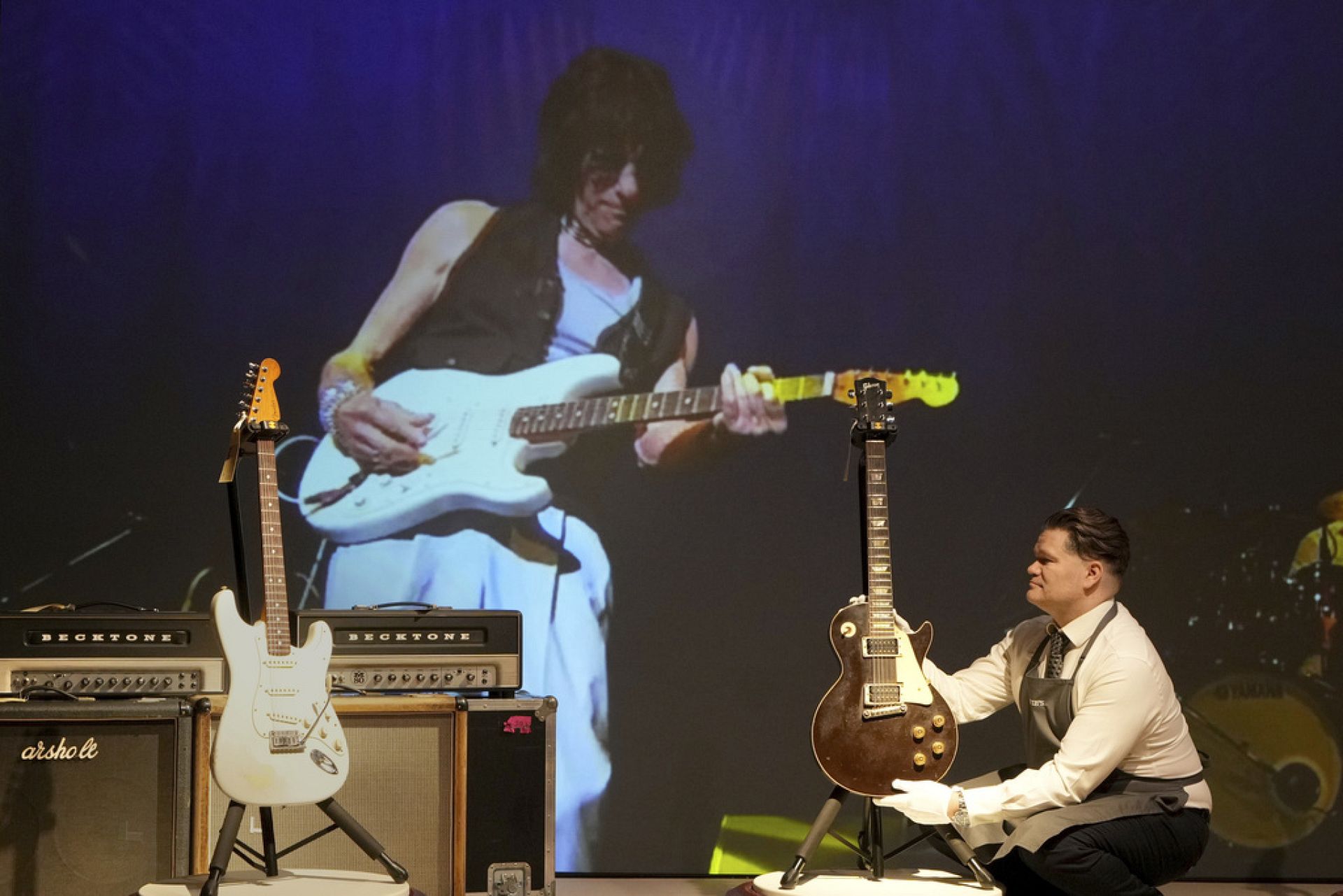 Jeff Beck’s iconic guitars fetch nearly €10 million at UK auction ...
