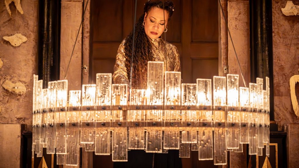 Volunteer actors rail against Jeff Bezos private performance of 'You Me ...