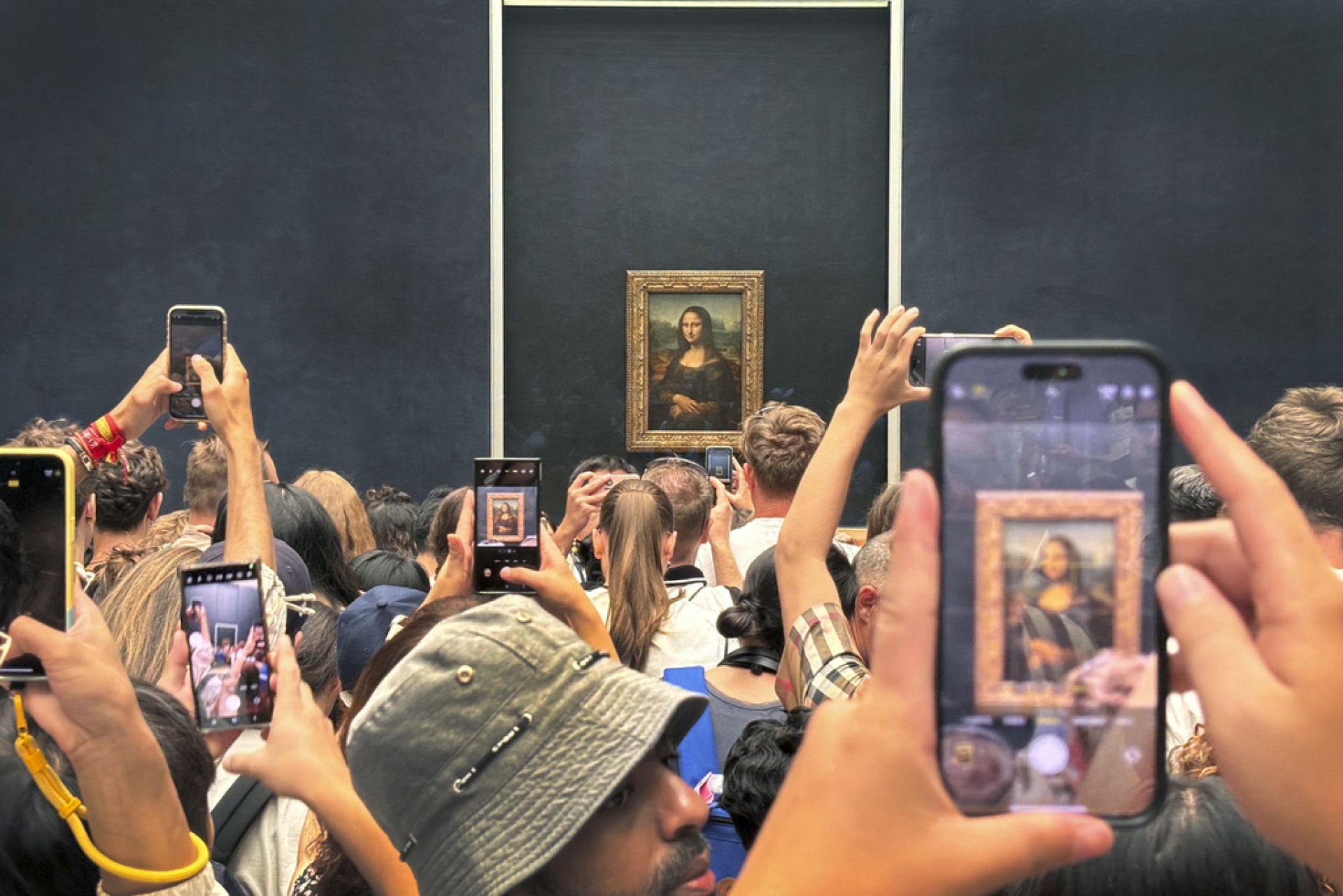 Mona Lisa vai ter uma sala dedicada no Museu do Louvre: Macron anuncia ...