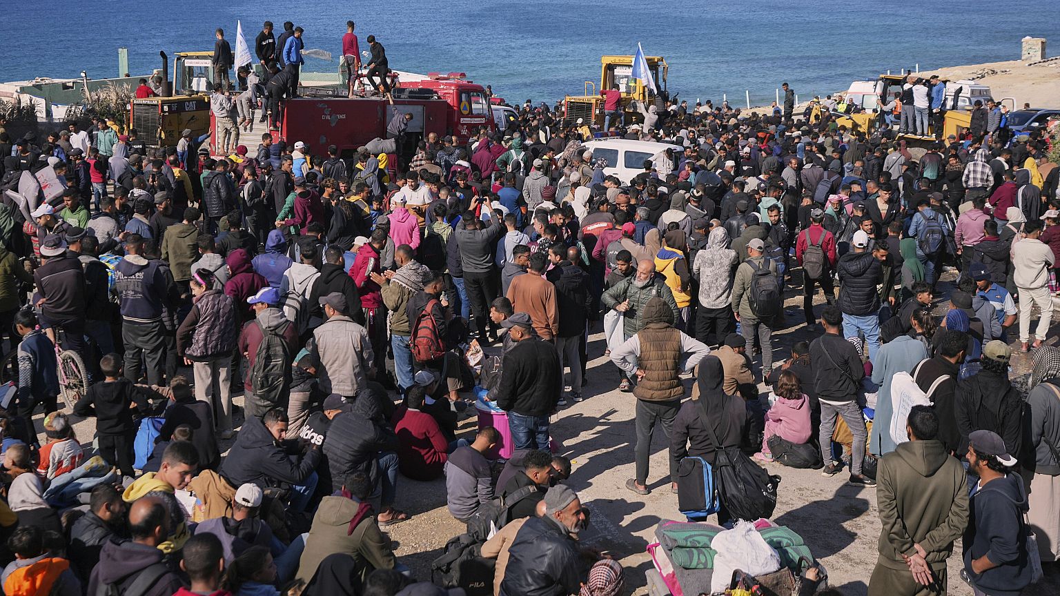 Israel stops Palestinians returning to north Gaza until Hamas releases ...