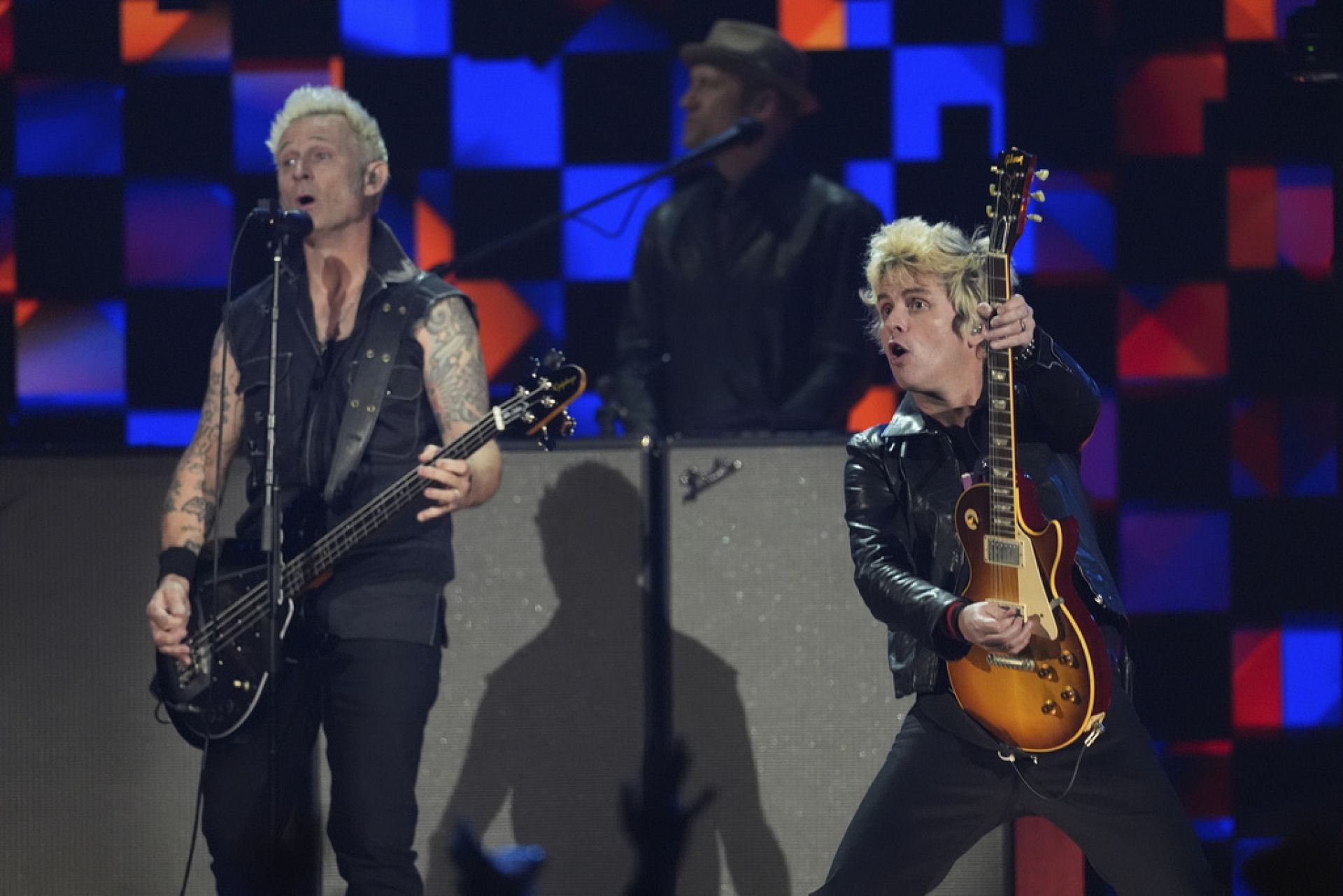 Billie Eilish, Lady Gaga and Nirvana reunion: The biggest moments from FireAid | Euronews