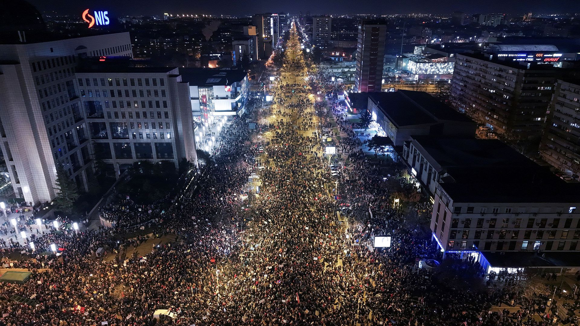 Vídeo. La gran protesta estudiantil en Serbia llega a Novi Sad | Euronews