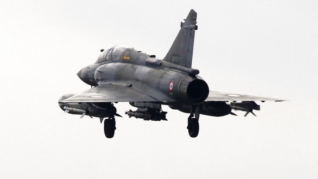 Frankreich liefert erste Mirage 2000-Kampfjets an die Ukraine aus ...