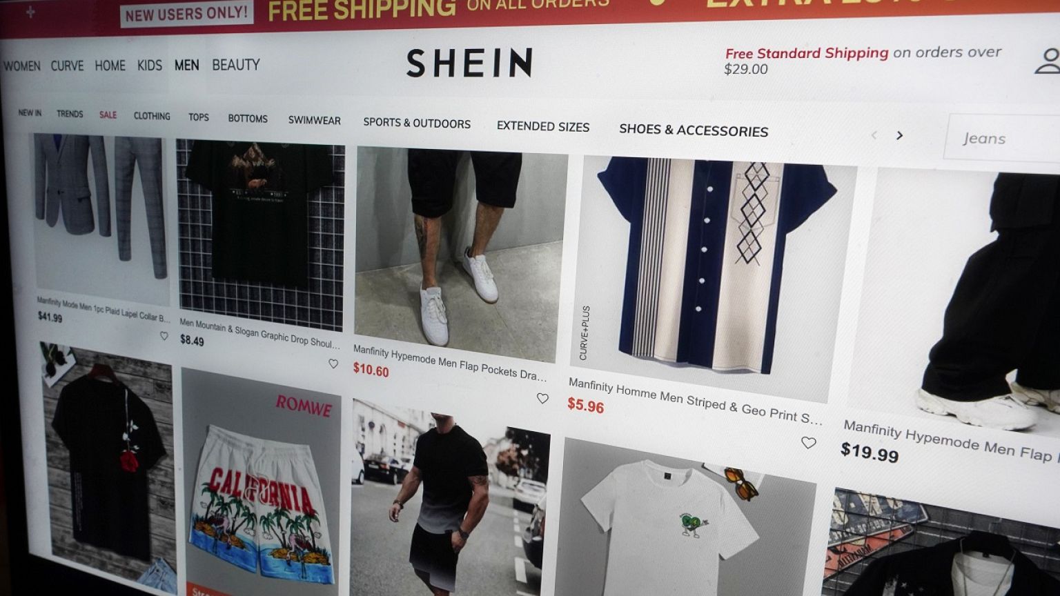 Shein hit with more EU questions day after e-commerce probe | Euronews