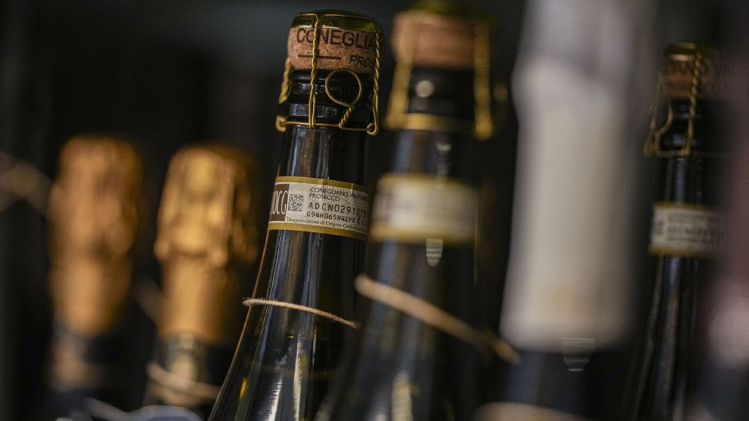 US importers stockpiling Italian prosecco amid fears of potential ...