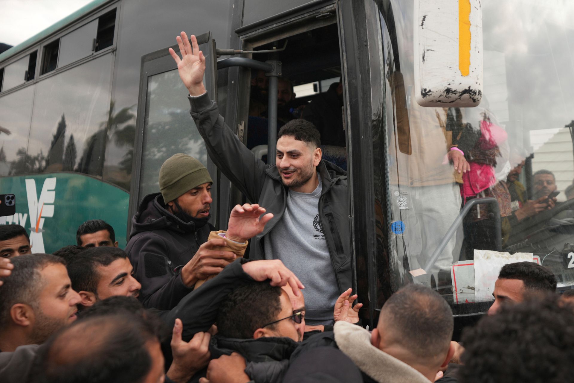 Multitudinaria acogida en Cisjordania y Gaza a los 183 palestinos ...