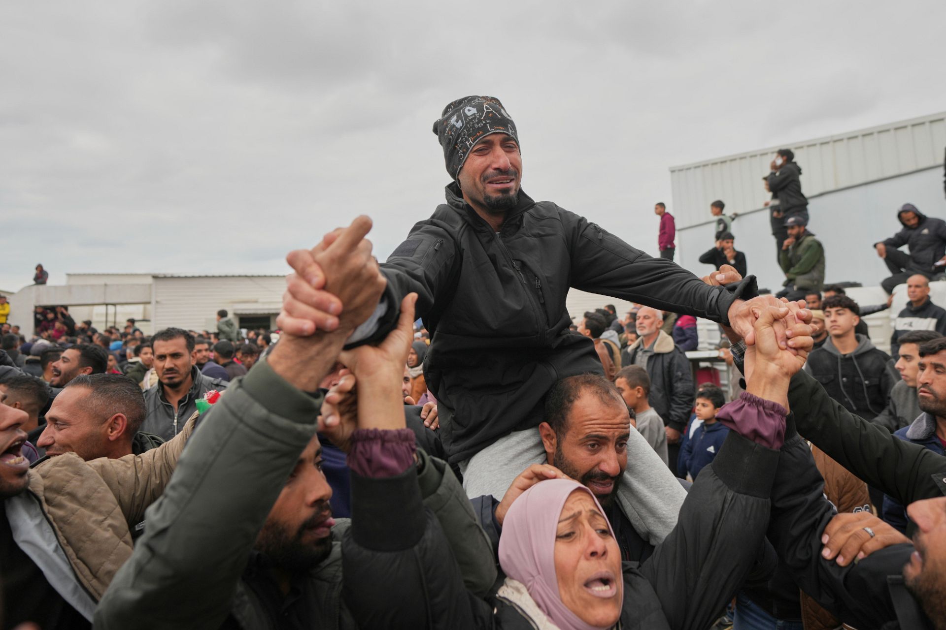 West Bank and Gaza crowds greet 183 Palestinians released from prisons ...