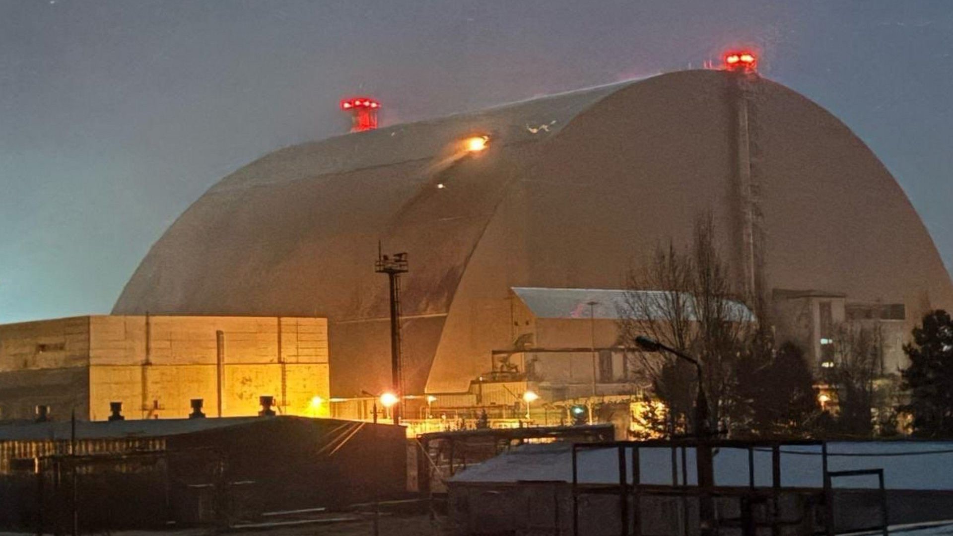 Zelenszkij: orosz drón csapódott a csernobili erőmű betonszarkofágjába | Euronews