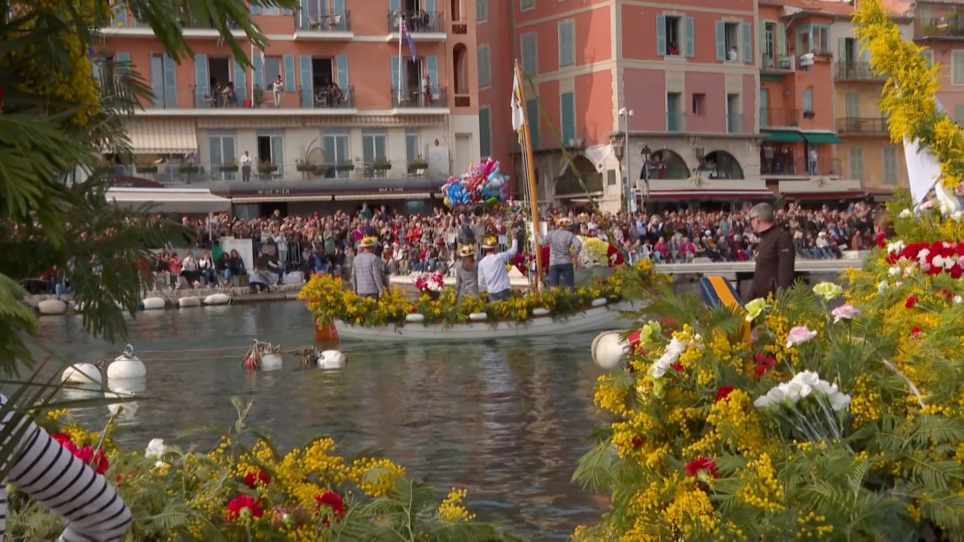 Video. Villefranche-sur-Mer celebrates traditional flower naval battle ...