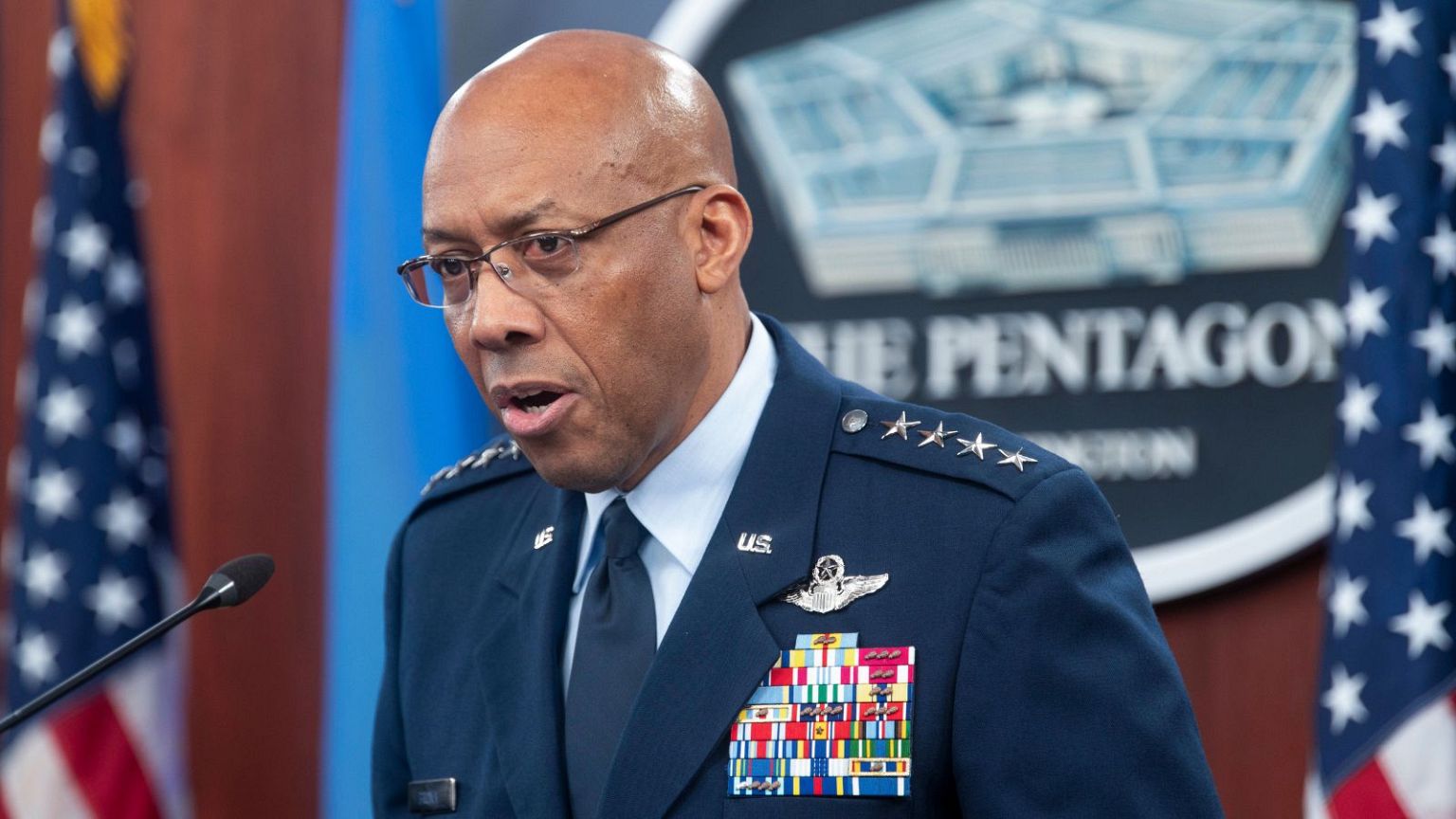 Expulsión abrupta de un alto oficial militar estadounidense, Trump ...