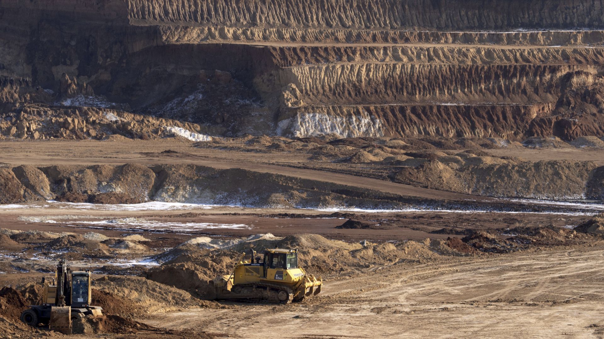 Ukraine and US agree on minerals deal, Ukrainian officials say | Euronews